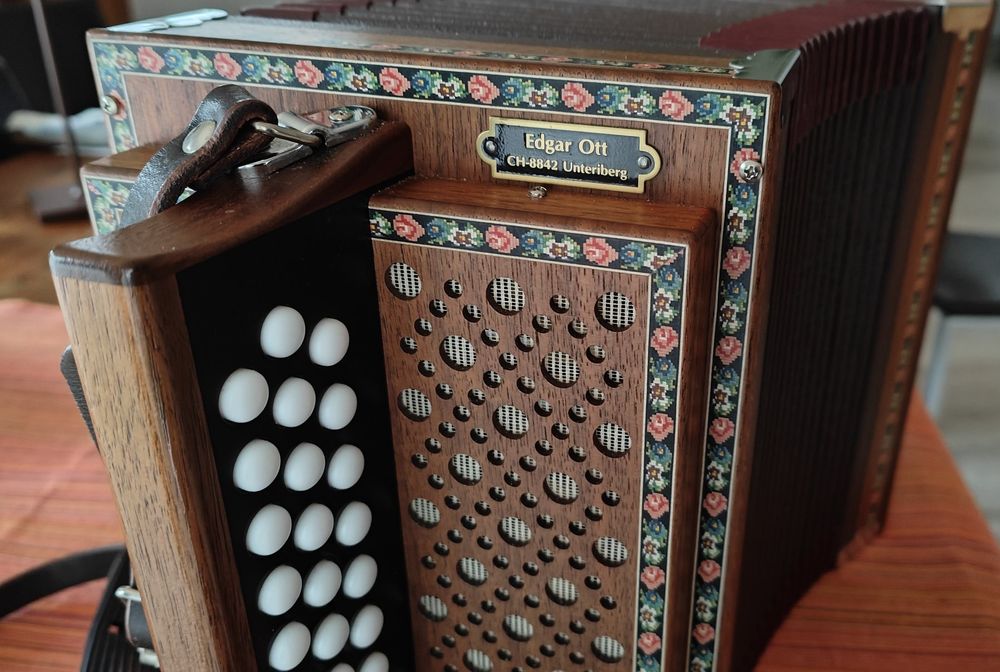 Schwyzerörgeli Edgar Ott 3 chörig in b (Gebraucht) in Hilfikon für CHF ...