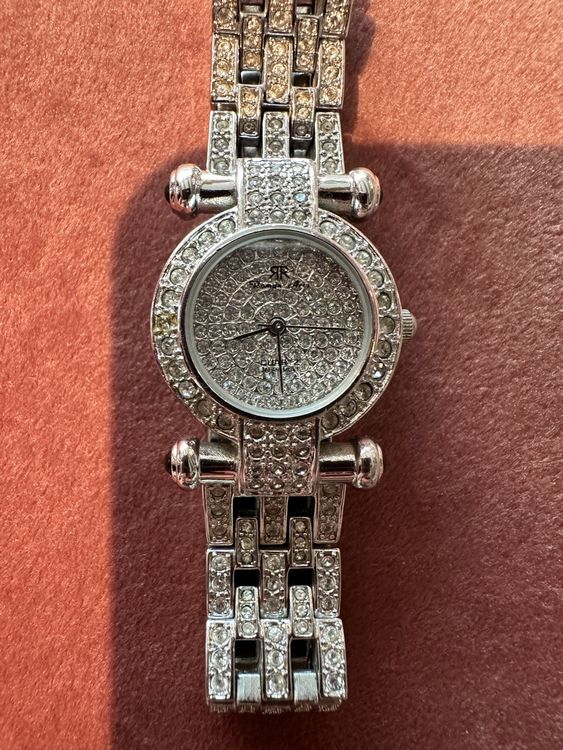 Japanische Armbanduhr mit Steinen (Gebraucht) in Luzern für CHF 140 – mit Lieferung auf Ricardo ...