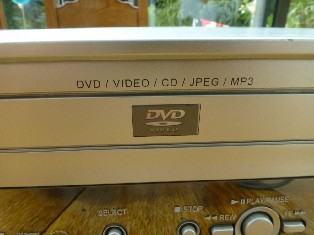Tech Line DVC 64 VHS Videogerät mit DVD Player (DVD Defekt) (Defekt) in Flamatt für CHF 10 – mit ...