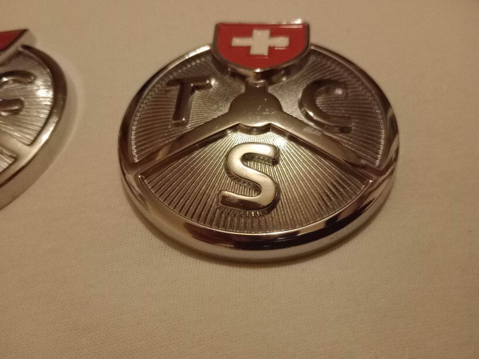 TCS Emblem Oldtimer, selten, neu Zustand, 2 Stk.v (Neu (gemäss ...