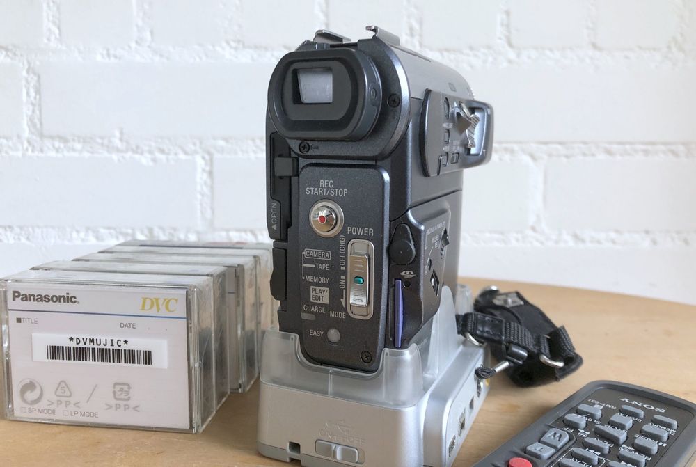 Sony Handycam DCR-PC350E Carl Zeiss Lens (Gebraucht) in Egg b. Zürich ...