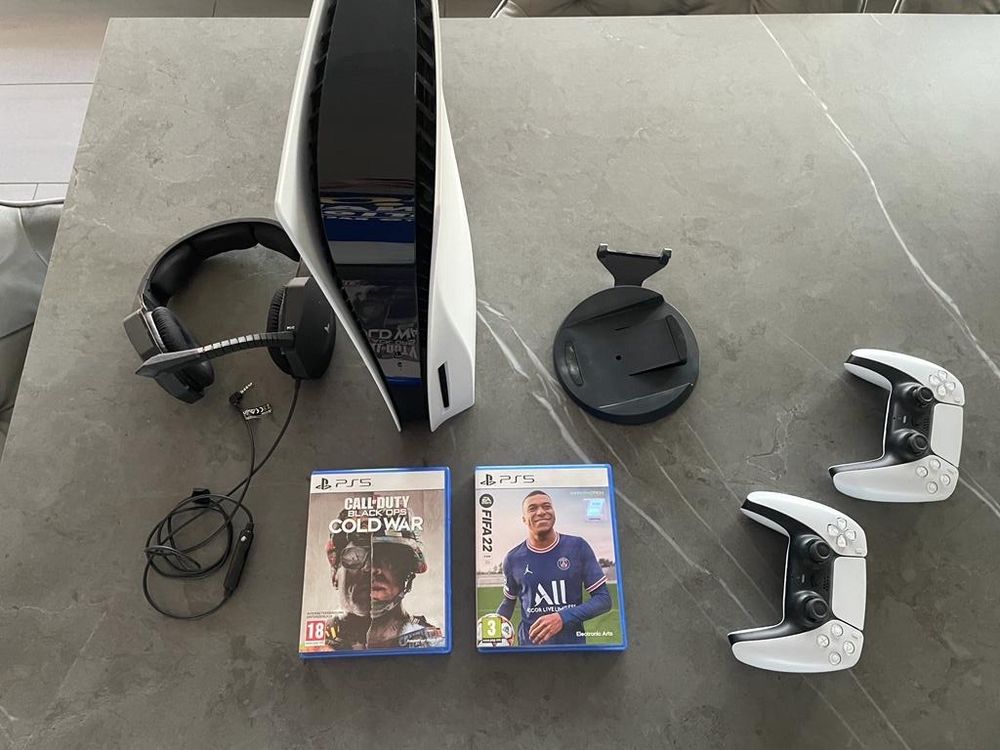 PlayStation 5 + Zwei Controller + Zwei Spiele (Neu (gemäss Beschreibung)) in Wettingen für CHF ...