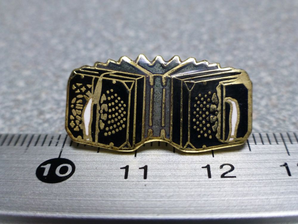 PIN PINS MUSIK Handorgel Ziehharmonika Harmonika (Gebraucht) in Gränichen für CHF 4 – mit ...