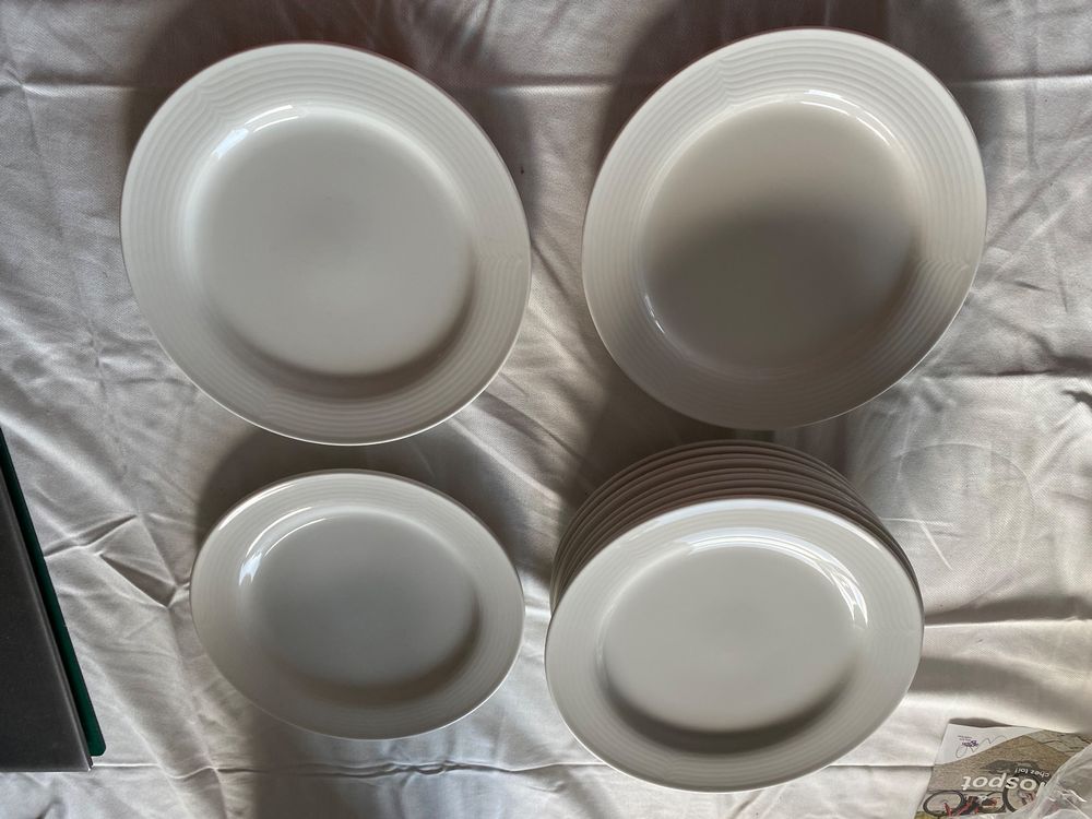 Assiettes 12 pcs blanches Villeroy & Bosch (Gebraucht) in Crans-Montana ...