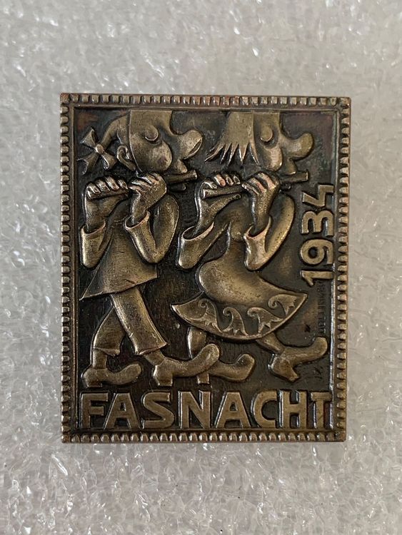 Fasnacht Basek SILBER 1934 (Gebraucht) in Basel für CHF 65 – mit Lieferung auf Ricardo kaufen
