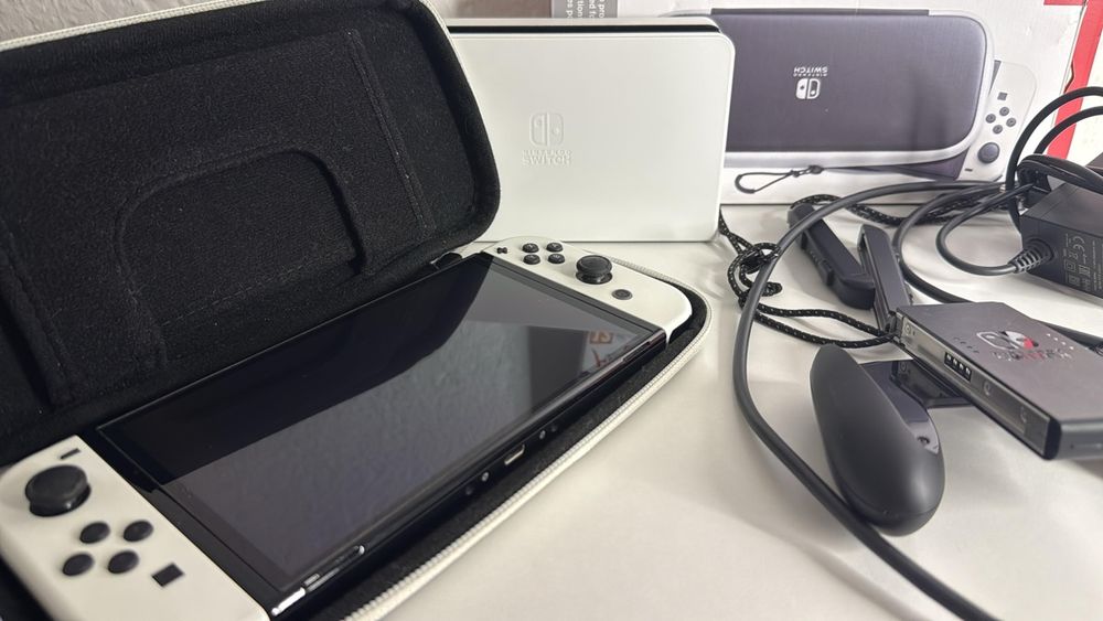 Nintendo Switch OLED + UNOPENED-BRAND NEW GAMES! (Gebraucht) in ...