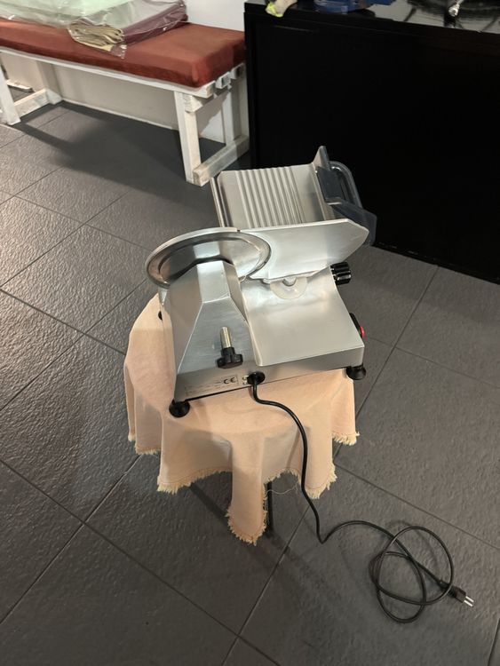 Profi Aufschnittmaschine Fleischschneidemaschine Gastro (Gebraucht) in Vilters für CHF 77 – nur ...