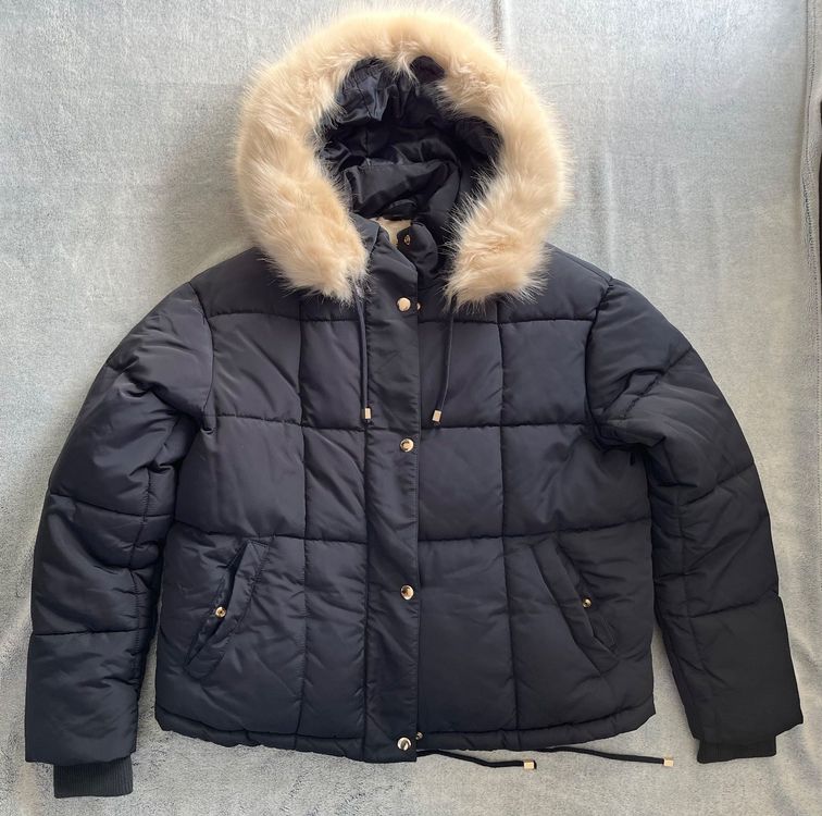 warme Winterjacke mit Kunstfell Kapuze Gr. 38 (Gebraucht) in Matzingen für CHF 30 – mit ...