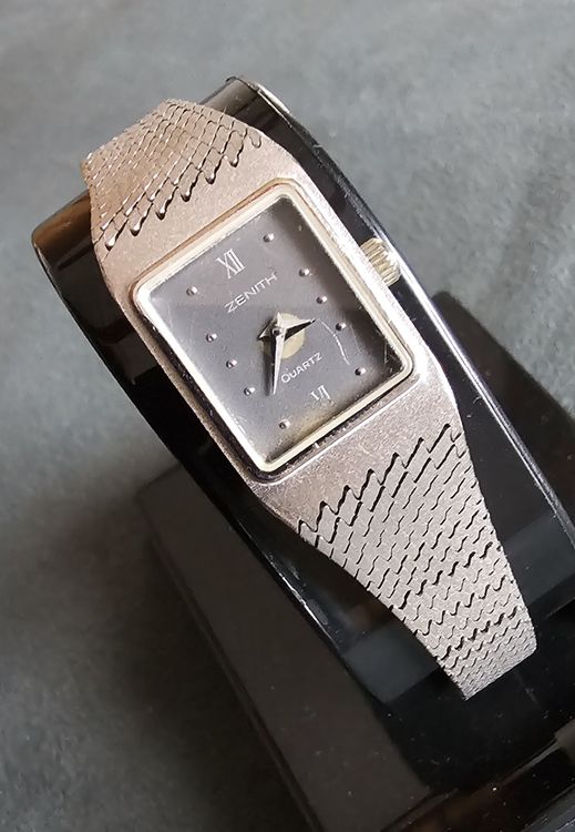 ZENITH Swiss Made elegante Damenuhr (Gebraucht) in Speicher für CHF 39 ...