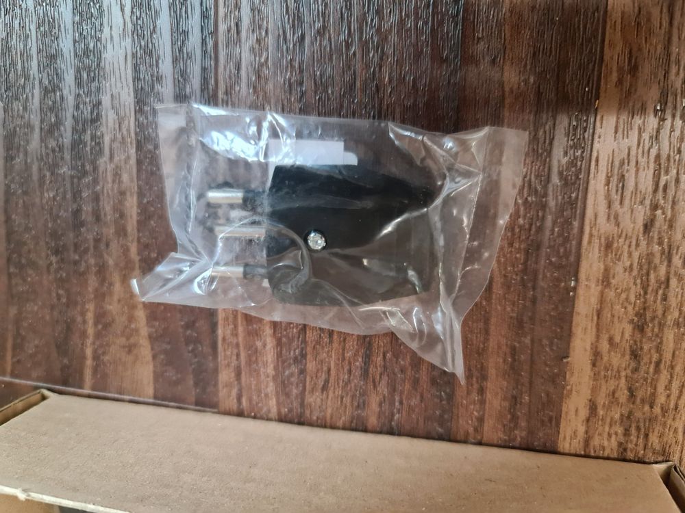 10x neuer Stromstecker schwarz ab 1.- (Neu und originalverpackt) in ...