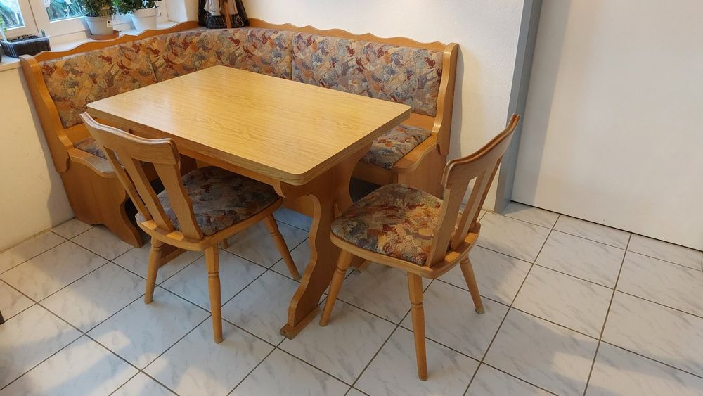 Gemütliche Essecke mit Eckbank, Tisch und 2 Stühlen (Gebraucht) in ...