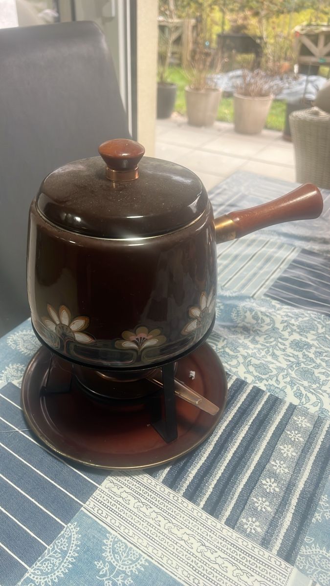 Service à fondue vintage, élégant et complet, parfait! (D'occasion) à ...