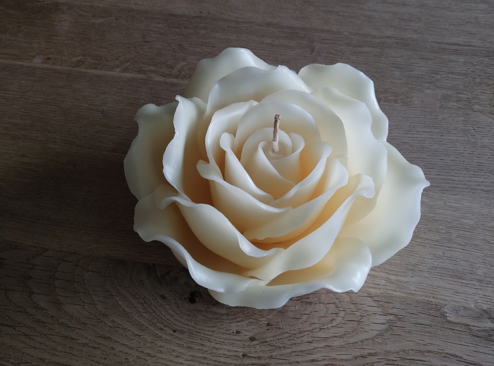 Stand- und Schwimmkerze – Weisse Rose – Handarbeit (Neu und ...