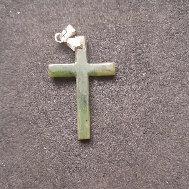 Kreuz aus Nefrit | Kaufen auf Ricardo
