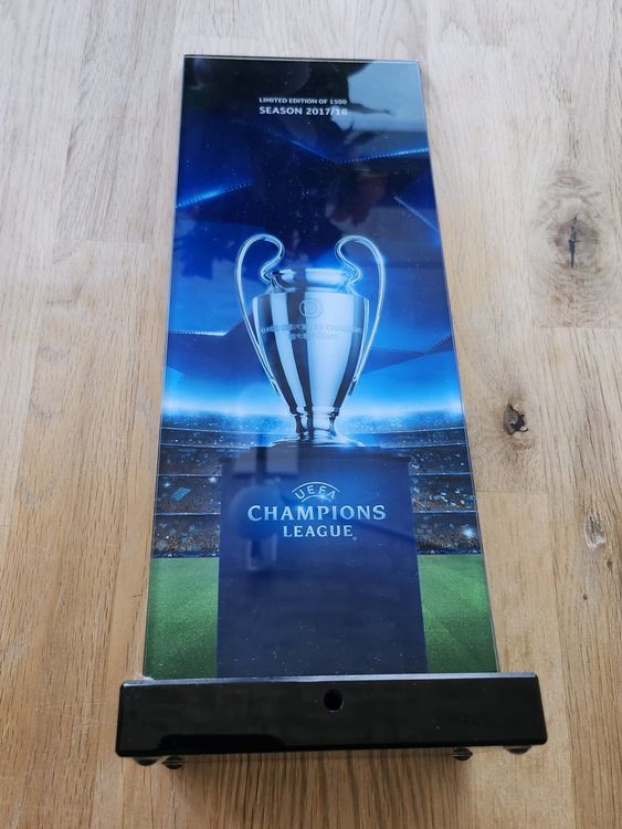 UCL Pin Set Champions League UEFA 32 Pins 2017 / 18 Fussball | Kaufen ...