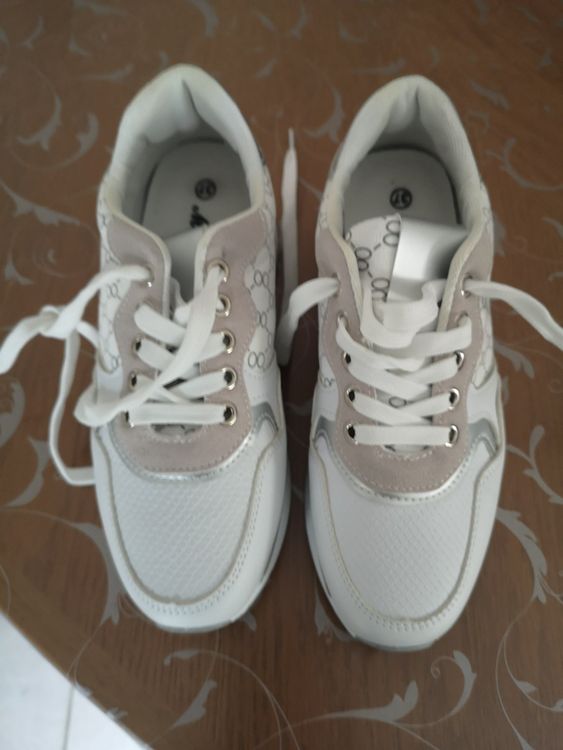 Basket blanche pointure 37 (Gebraucht) in CORMINBOEUF für CHF 10 – mit ...