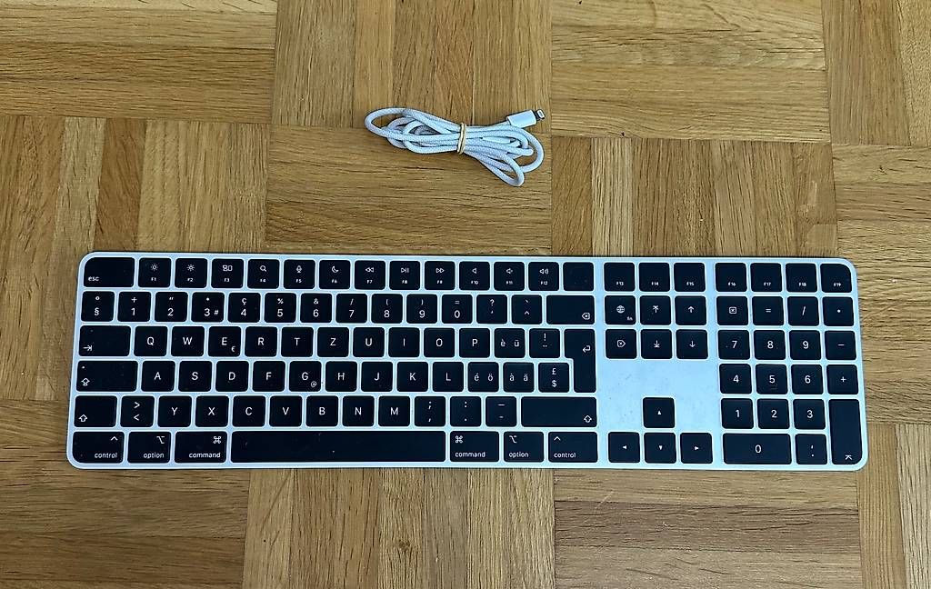 Apple Magic Keyboard A2520 mit Ziffernblock (CH) (Gebraucht) in Zürich ...