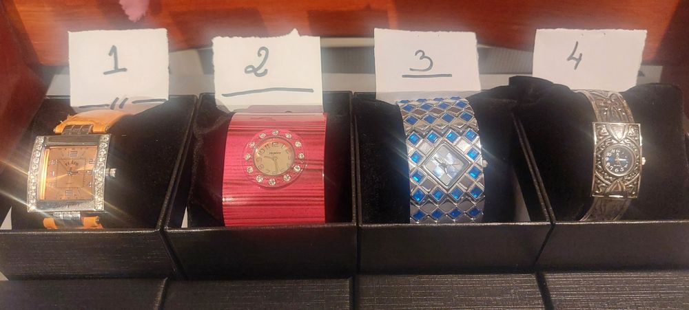 Montres bracelets, faites votre choix. (D'occasion) à Rolle pour CHF 33 ...