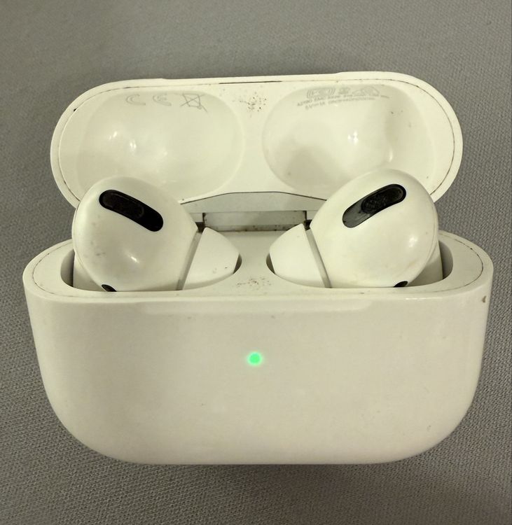 Apple AirPod Pro first gen with spare ear tips (Gebraucht) in Zürich ...