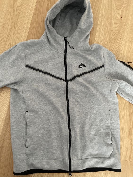Nike tech fleece grau/gris (Gebraucht) in Knutwil für CHF 30 – mit ...