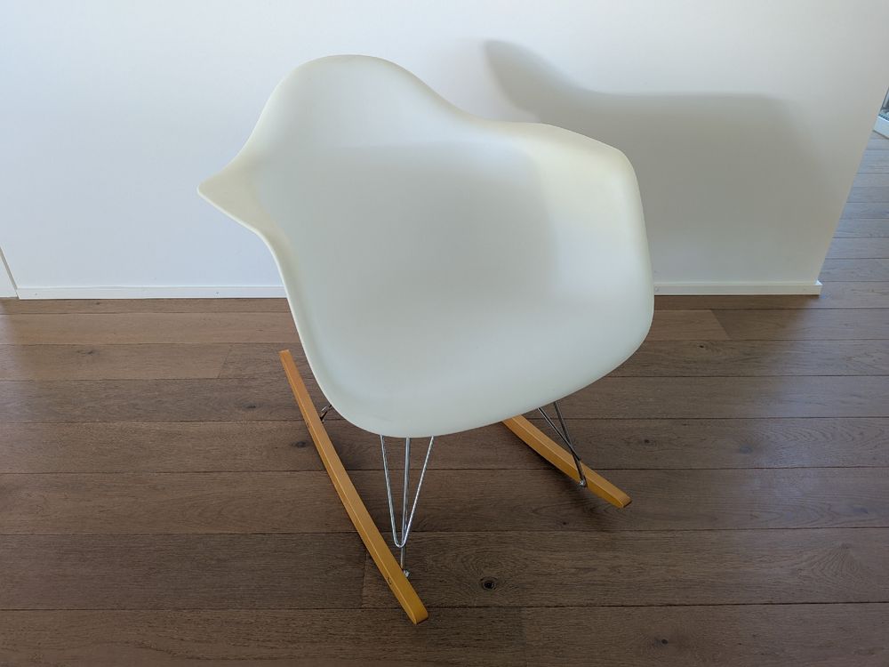 Eames Plastic Rocker Armchair RAR von Vitra (Schaukelstuhl) (Gebraucht ...