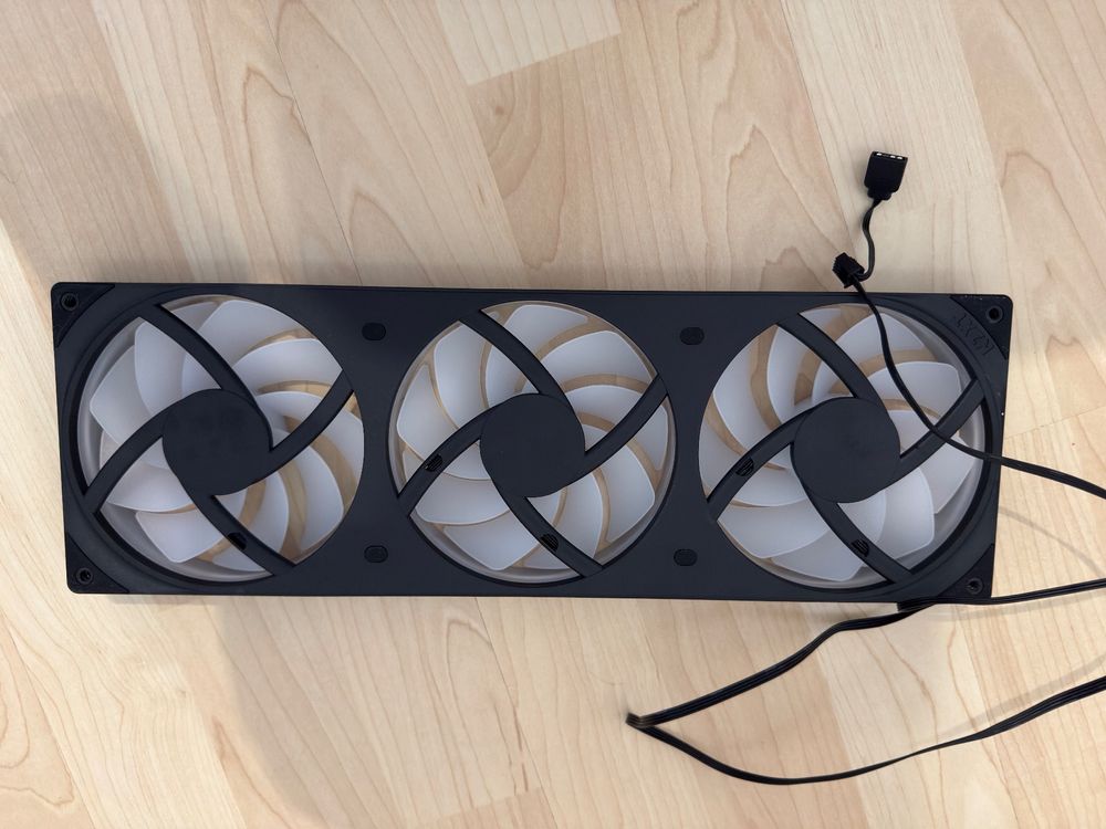 NZXT F360 RGB Core 360 mm Single-Frame RGB Lüfter Schwarz (Gebraucht ...