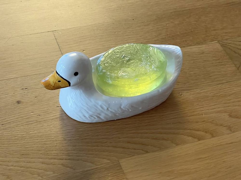 Seifenschale in Enten-Form inkl. Seife (Gebraucht) in Zürich für CHF 7. ...