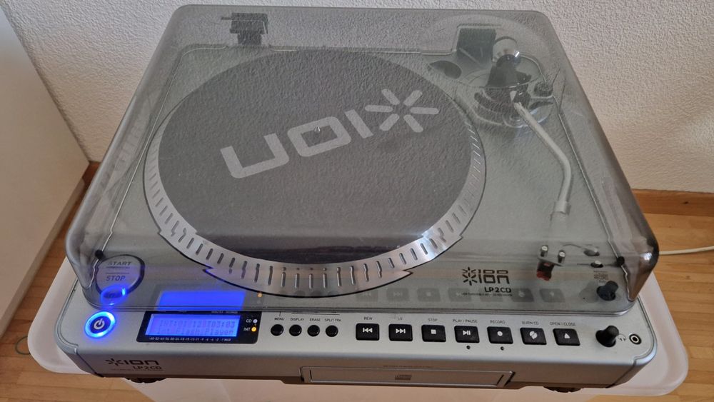 Ion Audio LP 2 CD USB-Plattenspieler mit CD-Brenner | Kaufen auf Ricardo