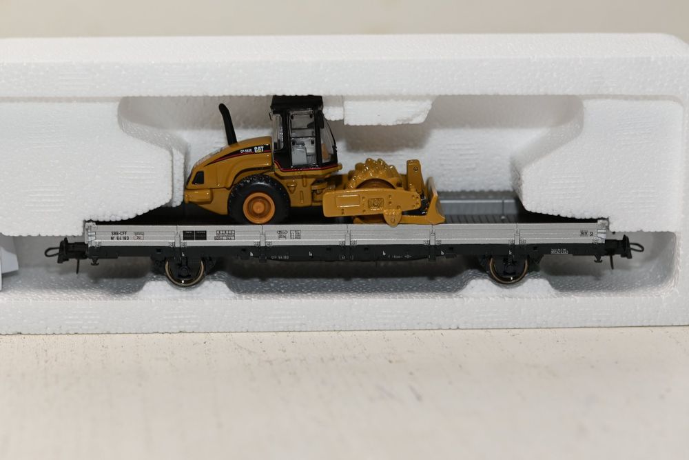 SBB Flachwagen mit Cat Baufahrzeug Roco HO/DC mit OVP (Gebraucht) in ...