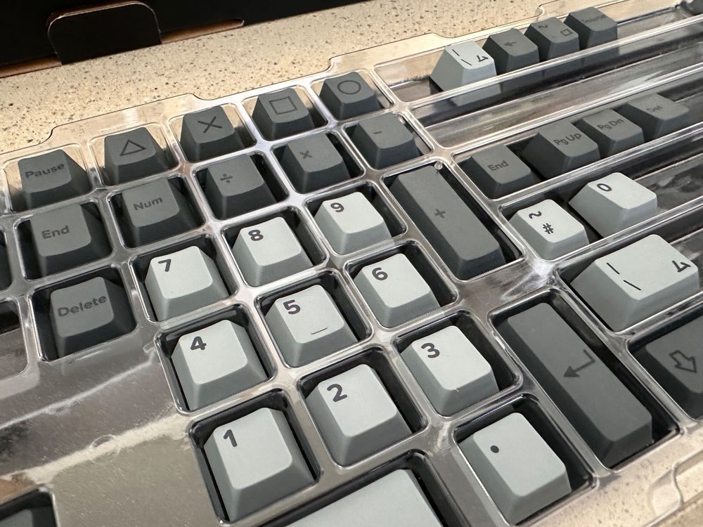 PBT dye sub concrete grey keycaps (Gebraucht) in Dübendorf für CHF 25 ...