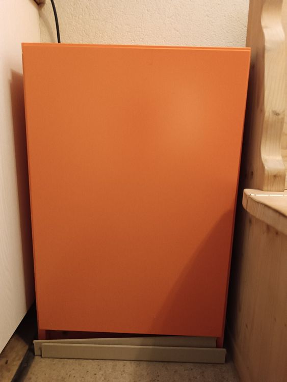 Regal mit einfacher Tür orange 70x45x20 cm (Gebraucht) in Horn für CHF ...