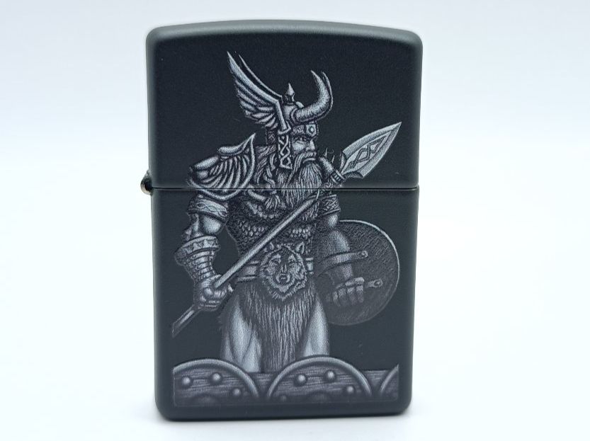 ZIPPO Vikinger Krieger Design Feuerzeug 60005587 (Neu und ...