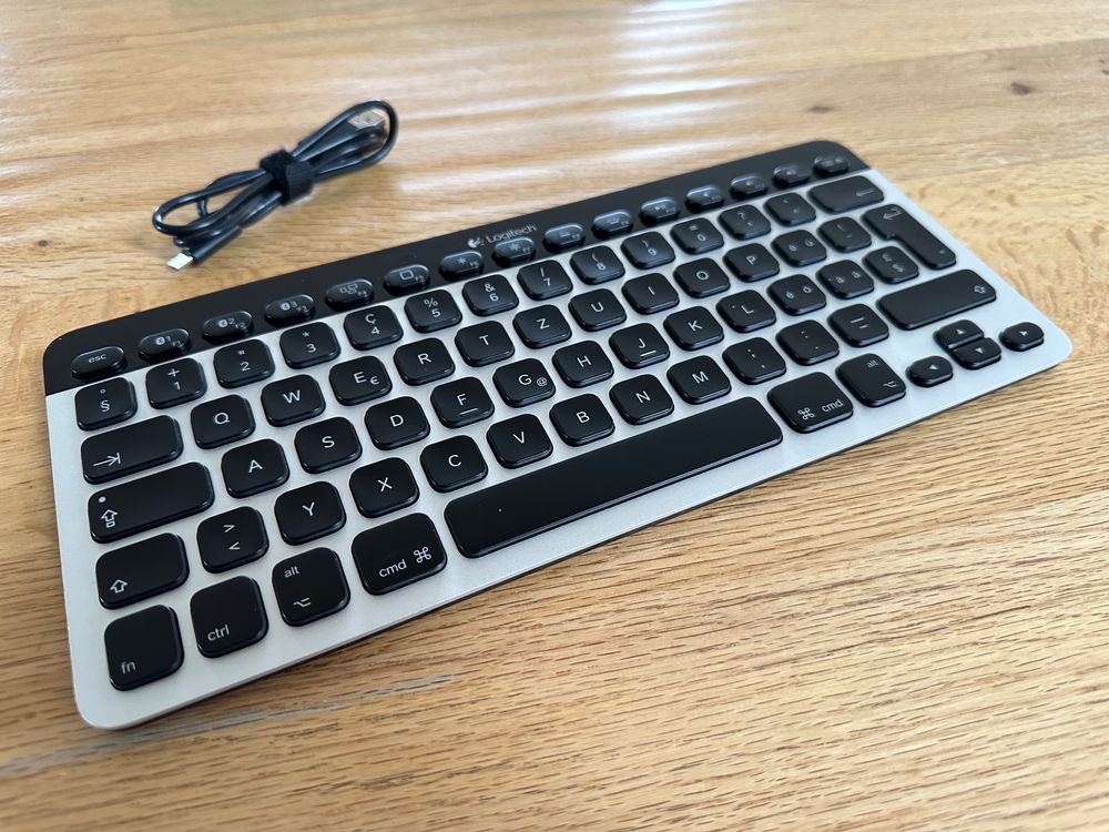 LOGITECH Easy-Switch Keyboard for Mac, iPad and iPhone (Gebraucht) in ...
