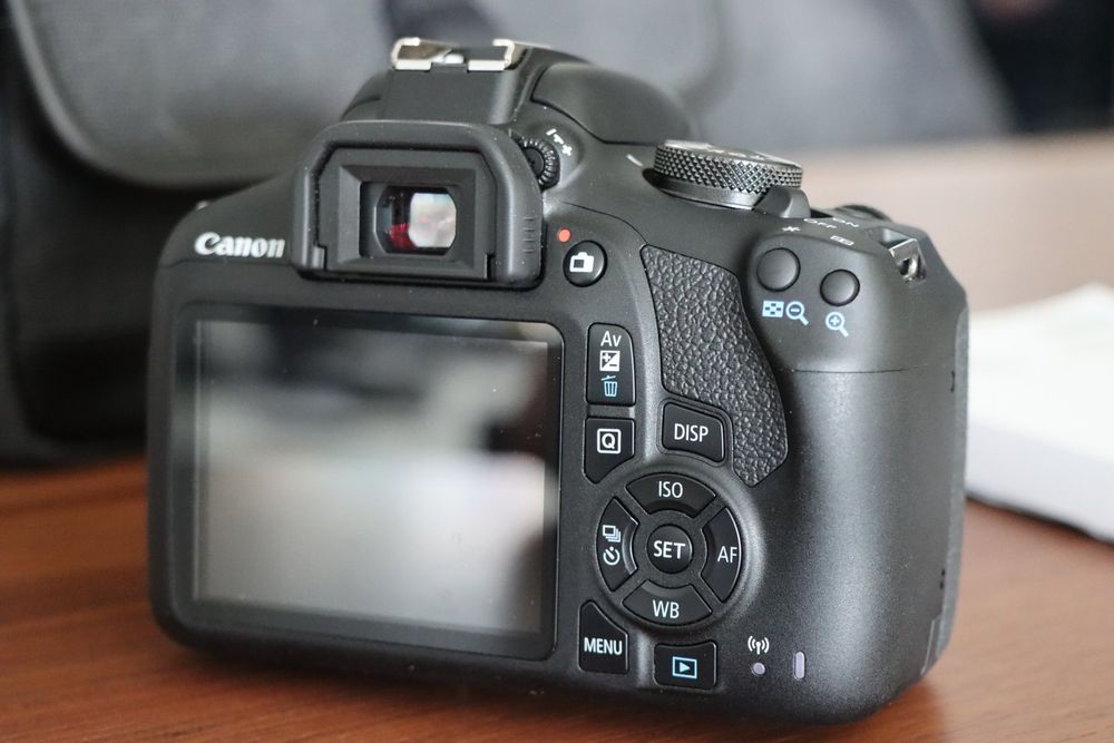 Canon EOS 2000D Kit, 18-55mm (Gebraucht) in Buchrain für CHF 250 – mit ...