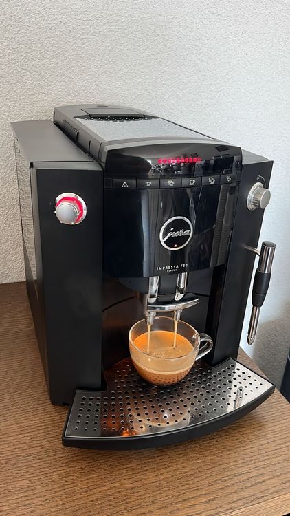Jura F50 Kaffeemaschine (Gebraucht) in Root für CHF 140 – nur Abholung auf Ricardo kaufen