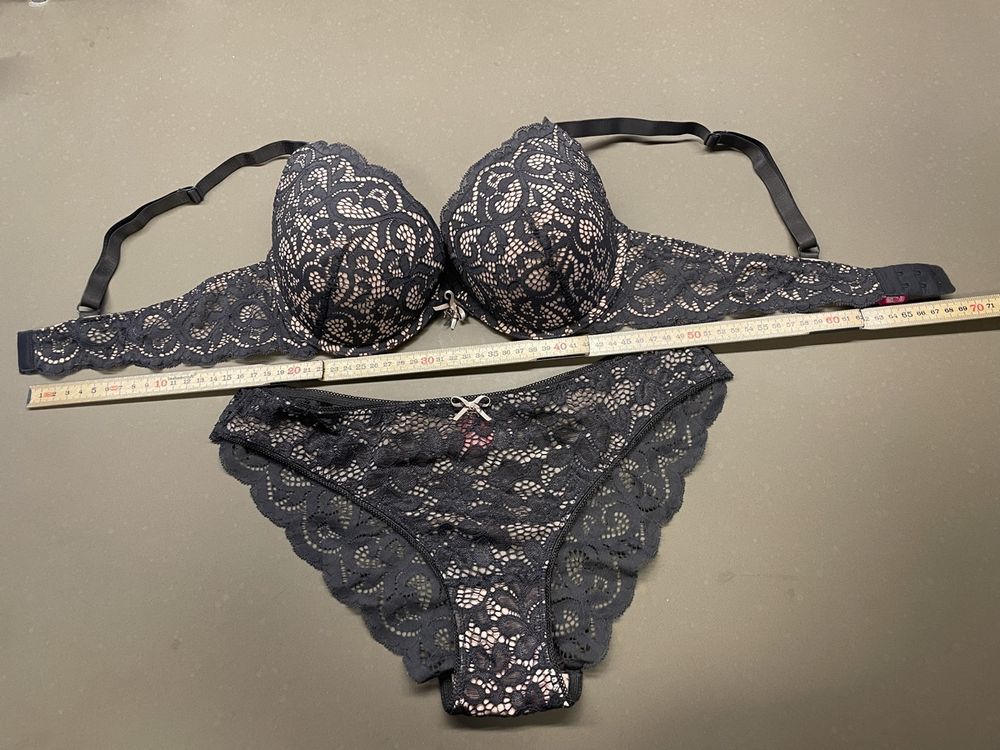 NEU Pretty Poly Black Lace Lingerie Size 36C and 42 (Neu und originalverpackt) in Oberwil BL für ...