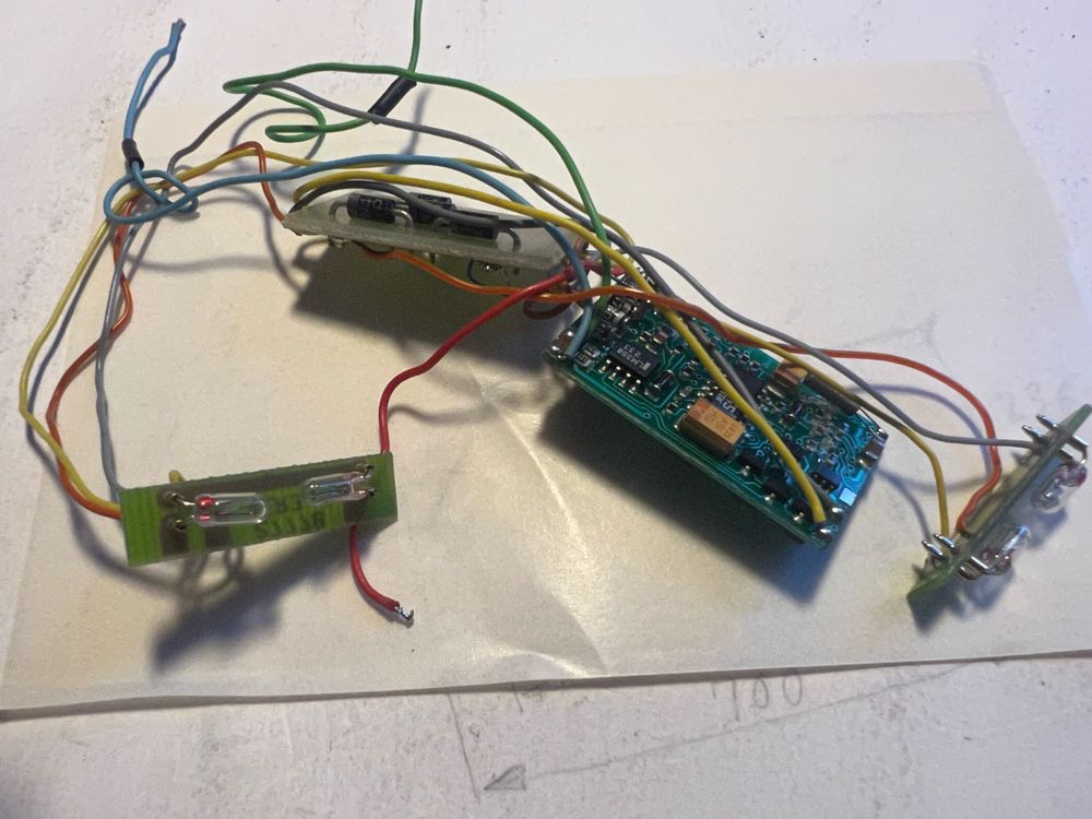 Digitaldecoder und Lichtplatine aus Märklin 3737 SBB Ae 6/6 (Gebraucht) in Birsfelden für CHF 19 ...