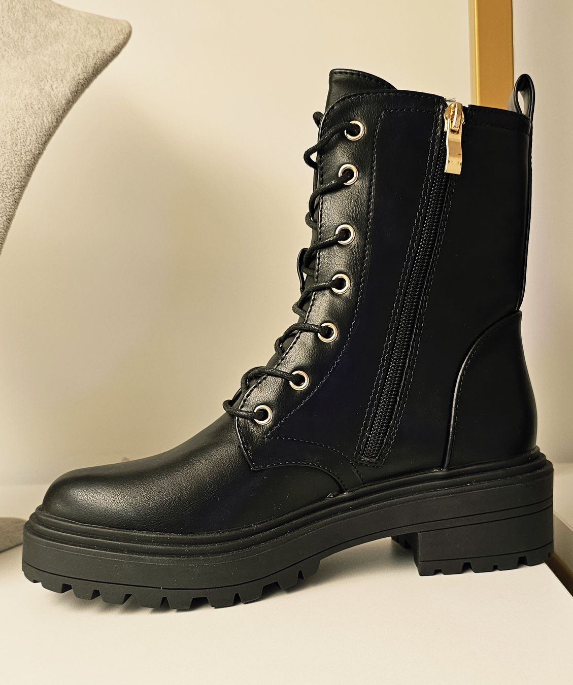 Schuhe Gr.35 NEU (Neu und originalverpackt) in St. Gallen für CHF 45 ...