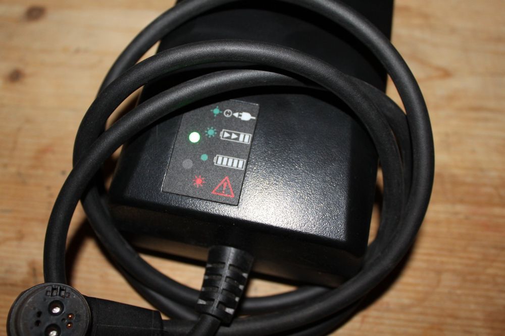 Derby Cycle Ladegerät, 36V Li-Ion Battery | Kaufen auf Ricardo