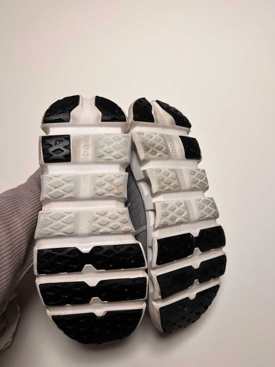 Chaussures de running On Cloud ,taille 35,5 (Neuf (Voir description)) à ...