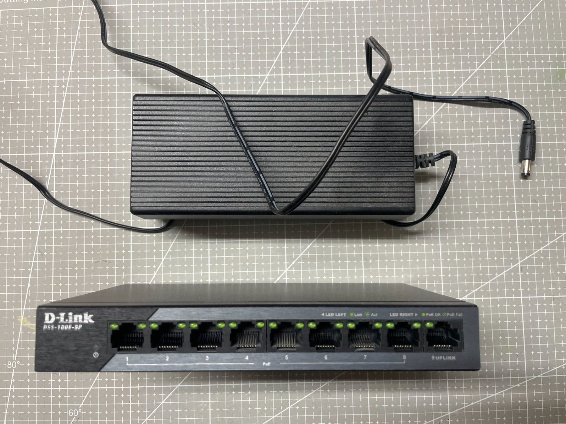 D-Link DSS-100E-9P PoE Switch 9-Port mit Gigabit Uplink (Gebraucht) in ...