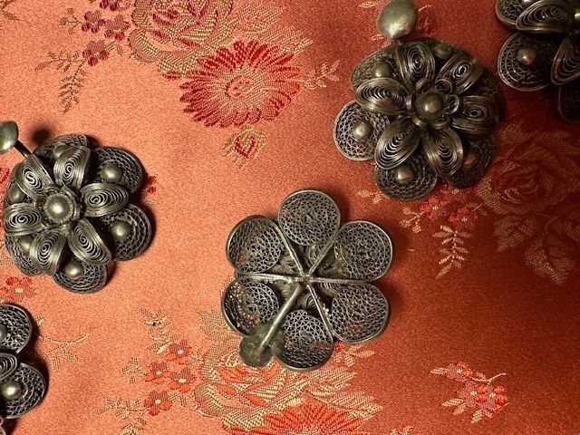 Trachtenschmuck, Miederhaften, Berner Tracht (Gebraucht) in Hindelbank für CHF 120 – mit ...