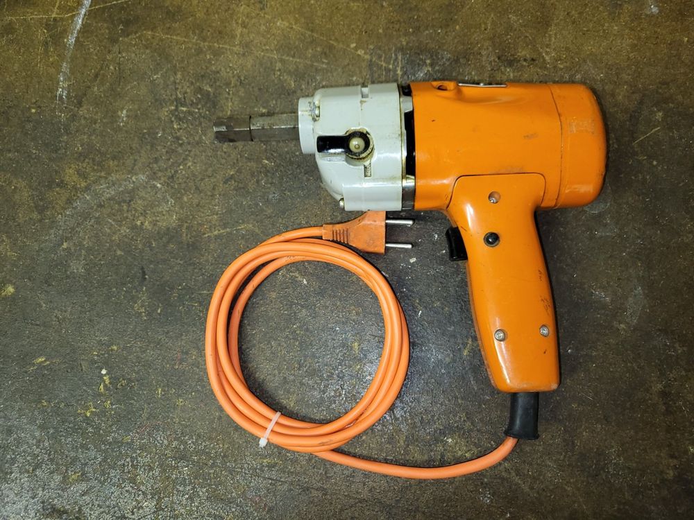 Bohrmaschine Black & Decker (Defekt) in Heiligkreuz (Mels) für CHF 1 – mit Lieferung auf Ricardo ...