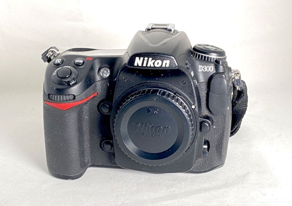 NIKON D300 BODY (Usato) a Bellinzona per CHF 115 – con consegna ...