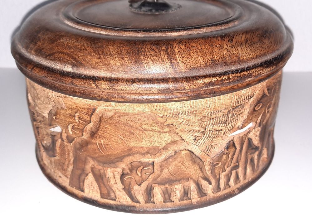 Kleine Holzbox / Aufbewahrungsbox mit Elefanten, Deko (Gebraucht) in ...