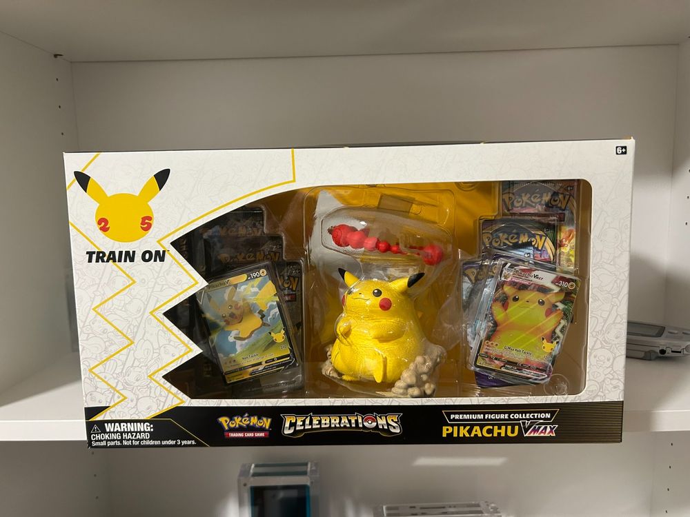 Celebrations Premium Figure Collection: Pikachu VMAX EN (Neu und ...
