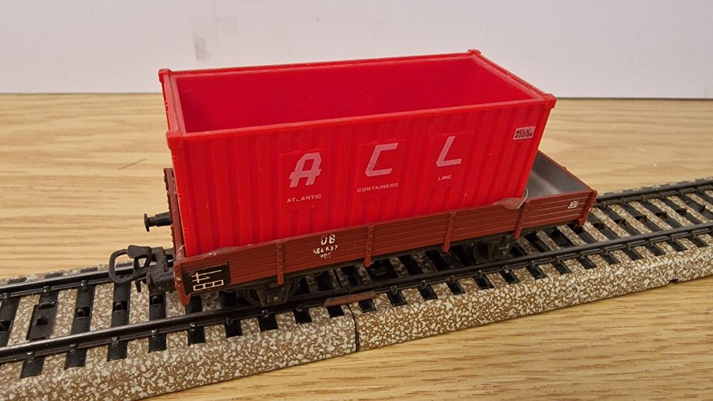 Märklin Güterwagen H0, mit rotem Container (Gebraucht) in Weisslingen ...