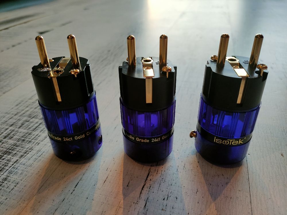 Isotek 24-Karat vergoldete Schuko Stecker (Gebraucht) in Winterthur für ...