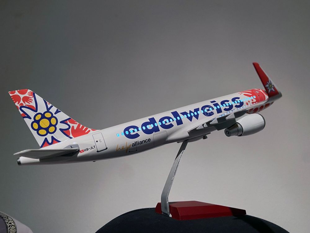 Airbus 320 A320 Edelweiss Air Modell mit Licht Flugi Flieger | Kaufen ...