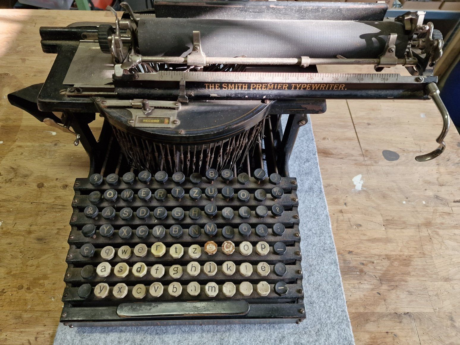 Antike Schreibmaschine "The Smith Premier Typewriter" (Defekt) in ...